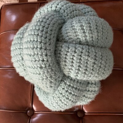 CROCHET PATTERN Knot Pillow the Mare - Etsy