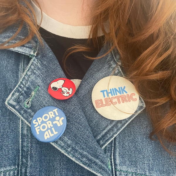 Vintage/retro Badges 60s 70s 80s 90s. Unison, Tomy, Sweet, Barnados ...