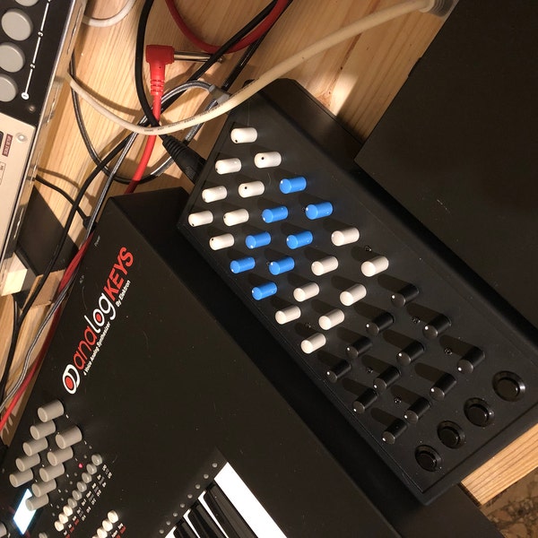 Midi Controller BB-XL / 8 LED Arcade Buttons / 96 Potentiometers / Din ...