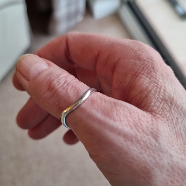 Hallmarked 9ct Gold Wavy Thumb Ring - Solid Gold Ring - 9ct Gold Ring ...