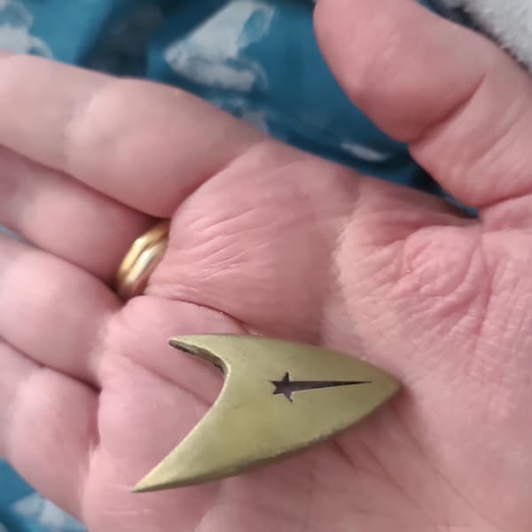 Star Trek Discovery Officers Comm’s Badge - Starfleet Insignia Badge ...