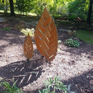 Metal Sculpture Set of Three Leaves Rusty Metal Garden Art Easy Set Up ...