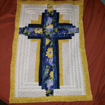 Small Log Cabin Cross Wallhanging c 2007 - Etsy