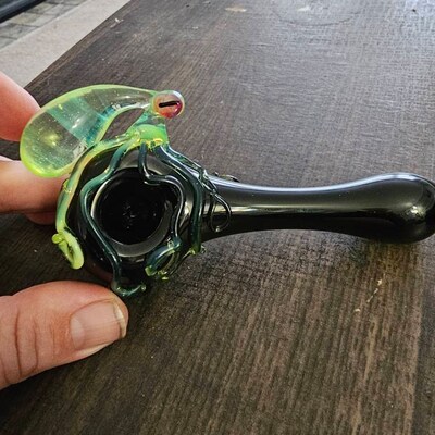 Facehugger Alien Pipe / Glass Spoon Pipe / Alien Movie / Xenomorph ...