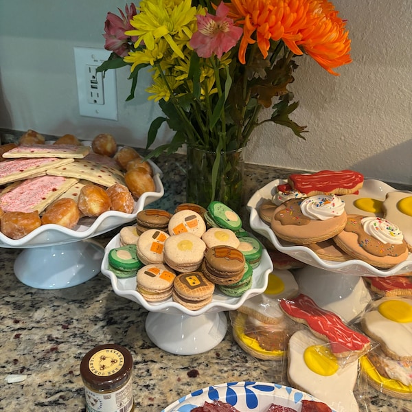 Moon Phases French Macarons 6, 12 or 24 Choose Flavors Macaroons ...