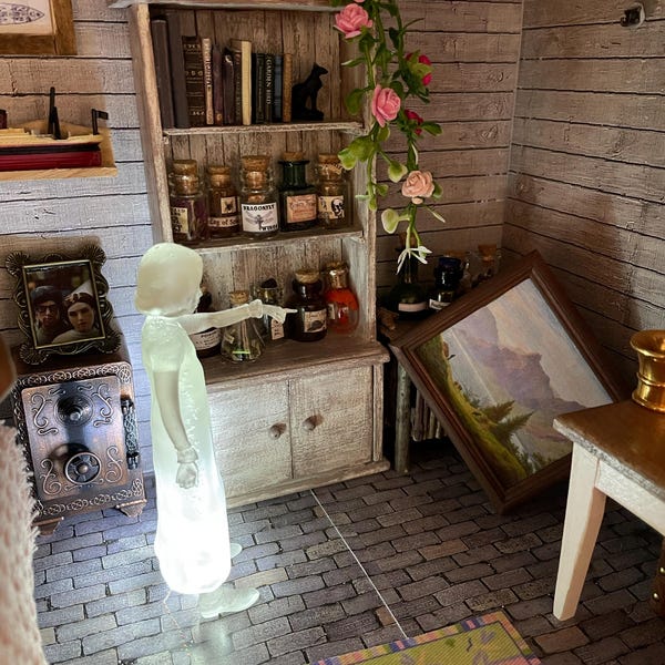 LED Reading Ghost 1:12 Scale Haunted Miniature for Dollhouse in Library ...