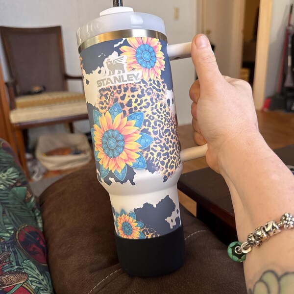 New Stanley 40oz Quencher H2.0 Flint With Hand Painted Pink Daisies - Etsy