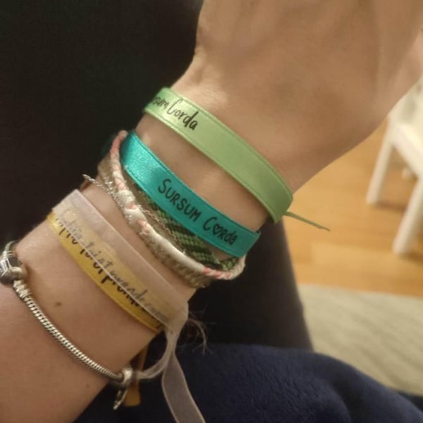 Bracelet ruban satin simple personnalisé (EVJF, Mariage, anniversaire ...