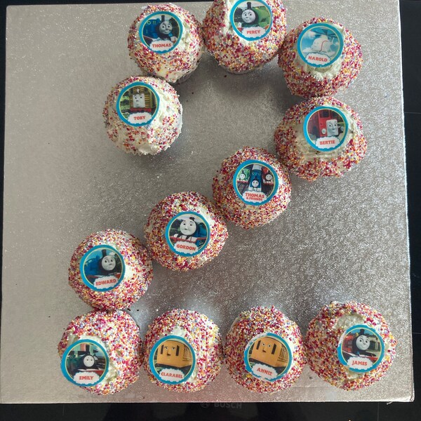 Toppershack 12 X PRE-CUT Thomas the Tank Engine & Friends Edible Cake ...