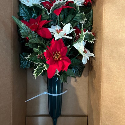 This Headstone Saddle Has a Cute Snowman, Top Hats, Red Glitter Accents ...