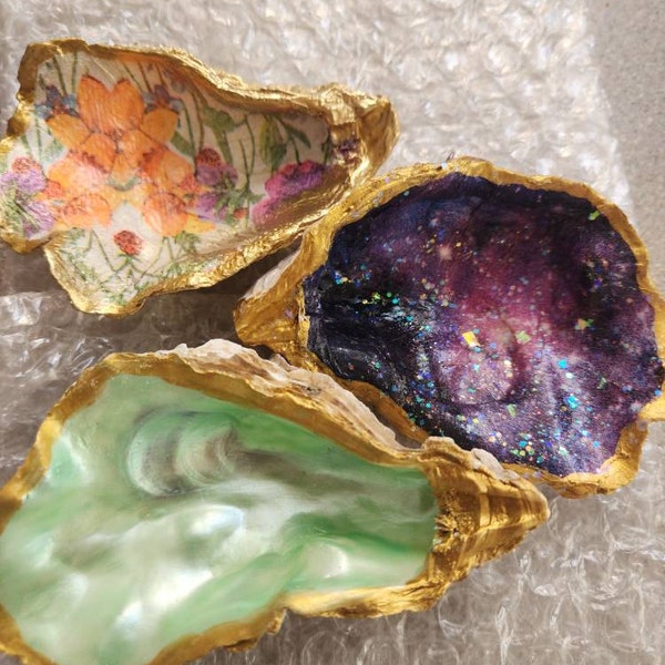 Spooky Halloween Oyster Shells, Glossed Shells With Metallic Trim ...