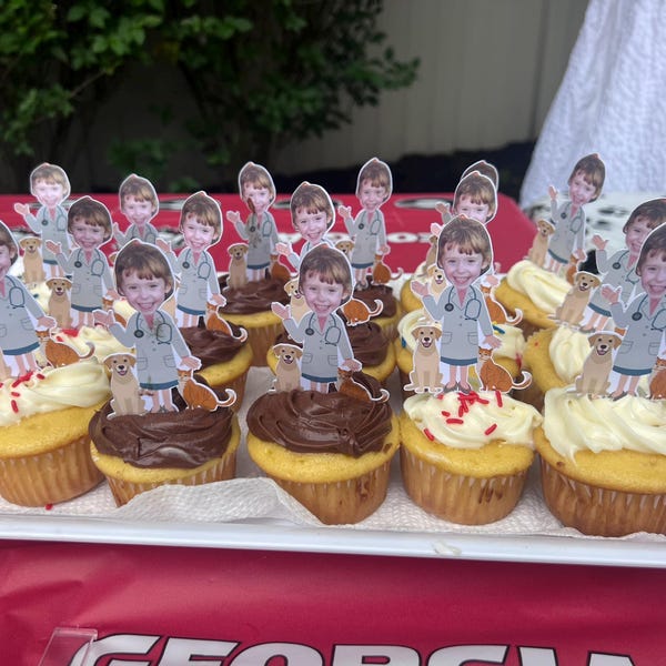 Vet/vet Assistant Custom Face Cupcake Toppers, Veterinarian Cupcake ...