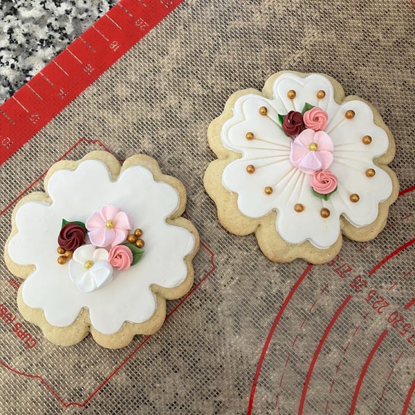 100 Pink Royal Icing Flowers Approx. Size 3/4” With Gold Sugar Center ...