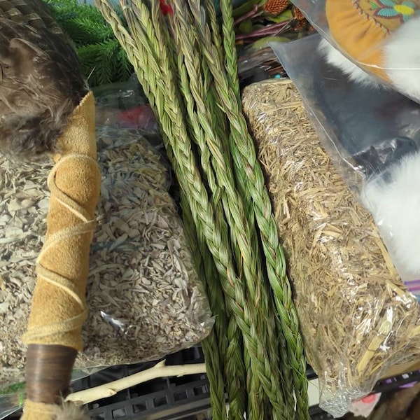 10 Freshly Braided Sweetgrass Braids . Sweetgrass. Hierochloe Odorata ...