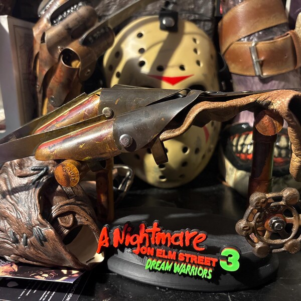 HALLOWEEN 7 H20 MASK STAND - Etsy