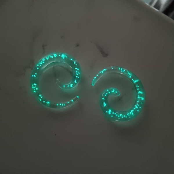 Glass Glow in the Dark Spirals 8g, 6g, 4g, 2g, 1g, 0g, 00g, 7/16" , 1/2" (sold as Pairs) : - Etsy