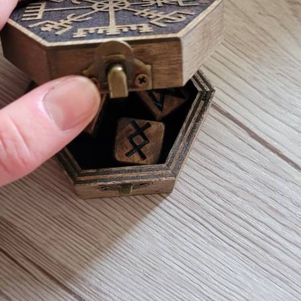 Norse Runes, Elder Futhark Divination Rune Dice, 4 Wooden Dice With 24 ...