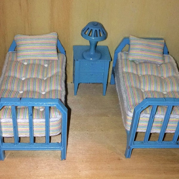 Dollhouse Miniature Double Mattress, Box Spring and 2 Pillows 1:12 ...