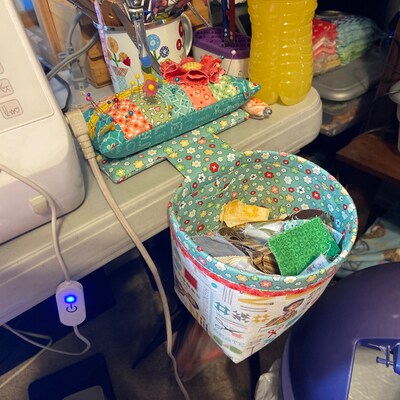 Thread Catcher With Detachable Pincushion, Sew in Style, Scrap Catcher ...