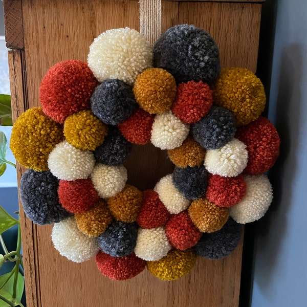 Autumn / Fall Pom Pom Wreath in Gorgeous Fall Colours - Perfect Autumn ...