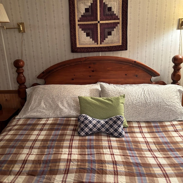 Invisible Quilt Hanger - No Screws, Wall Hugging, Adjustable 12- 22" OR ...