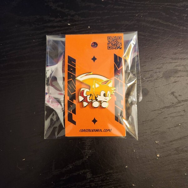 PREDACKLES - Predator + Knuckles Enamel Pin - Etsy