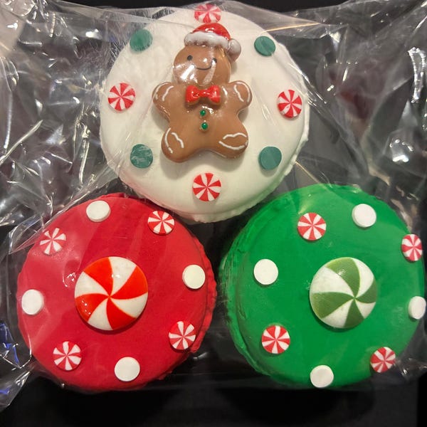 3 Fake Gingerbread Macaroons | Fake Peppermint Macaroons | Fake ...