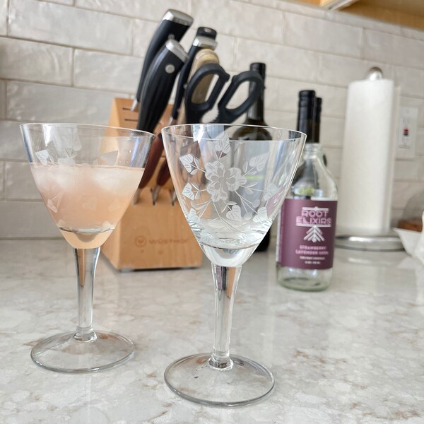 Vintage Holly and Berries Goblets Wine Glasses Vintage Christmas ...