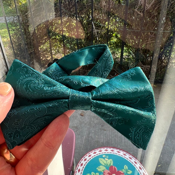 Gem Bow Ties. Mens Bowtie Gem Green. Emerald Paisley Bowtie. Wedding ...
