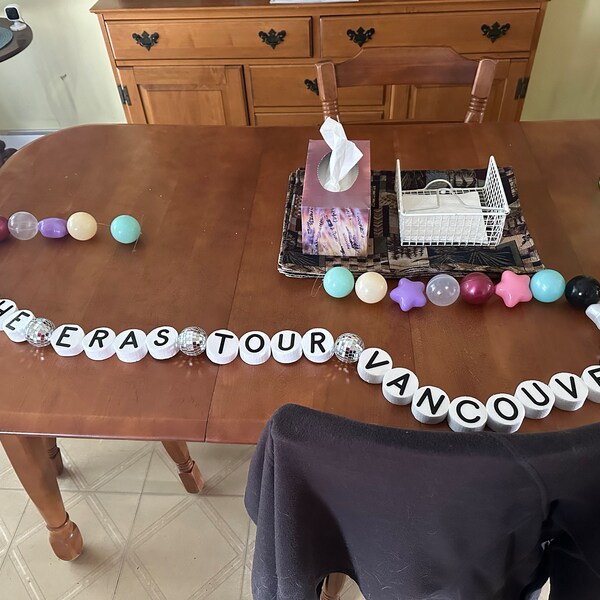 TAYLOR SWIFT BIRTHDAY Friendship Bracelet Garland - Etsy