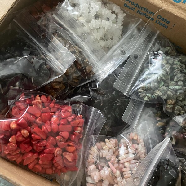 7 Chakra Natural Gemstone Crystal Chips Bag 1oz 7 Types Drilled Chip ...