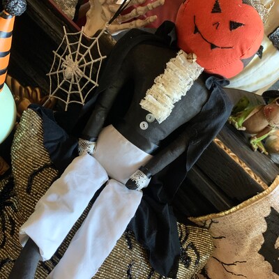 Primitive Halloween Dracula Vampire Pumpkin Man, the Count dapper Dave ...