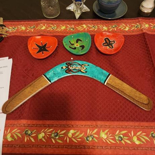 Traditional Animals Design |16 Inch | Returning Boomerang | Choose Left ...