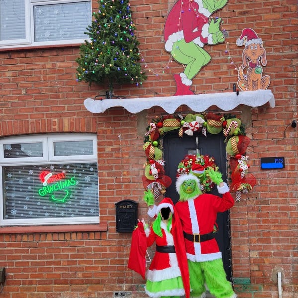 Max the Grinch Dog 3ft High Cut Out Christmas Prop Events Prop 4mm ...