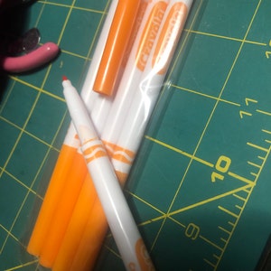 Melon Crayola Crayons 10 Pack - Etsy Singapore