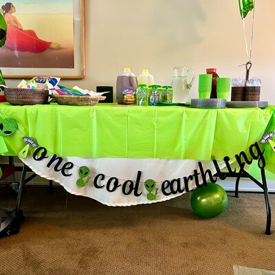 Alien Invasion Party Decor, Alien Invasion Cupcake Toppers 12, Confetti ...