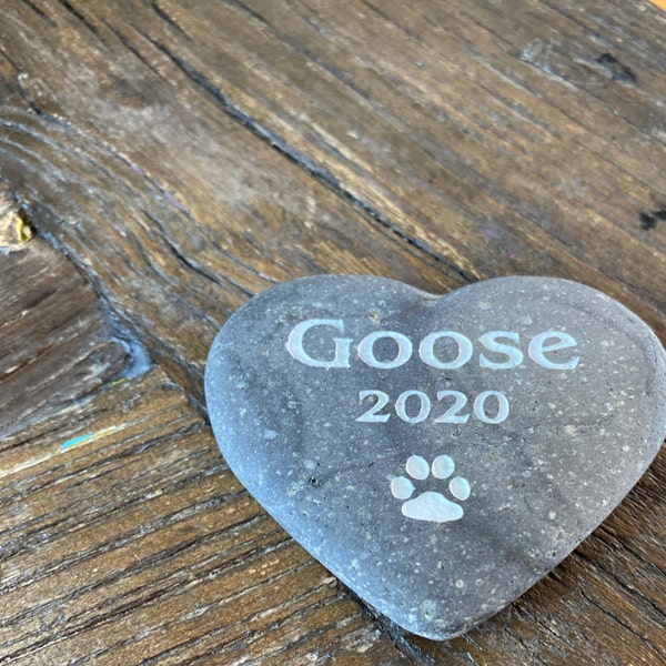 Pet Memorial Stone in Gray & White, Engraved Heart Rock With Your Pets ...