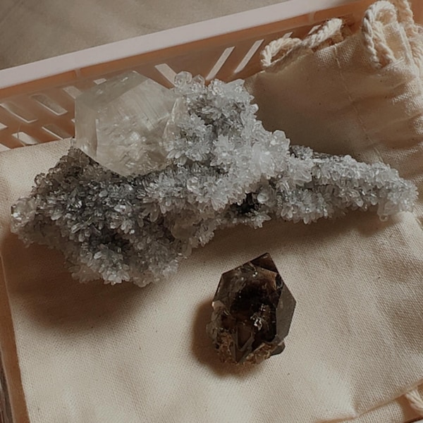 Large FLUORESCENT White Dogtooth/columnar Calcite From Chenzhou, Hunan ...