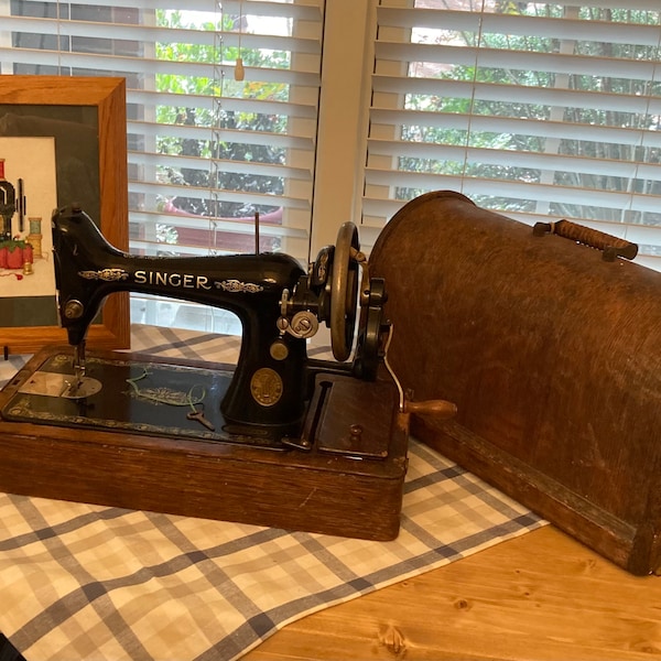 Vintage Hand Crank Singer Sewing Machine With Bentwood Case Cir. 1922 ...