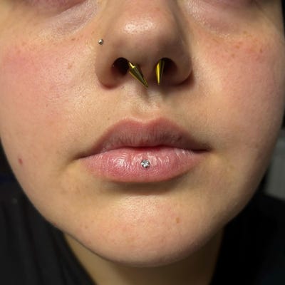 Large Spike Vertical Labret Jewelry, Angel Fangs Piercing Curved ...