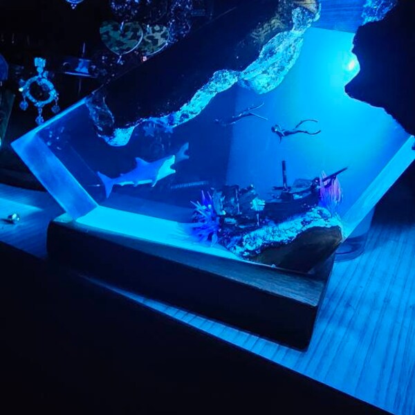 Diorama Great White Shark & Couple Diver Lamp, Valentines Day Gift ...