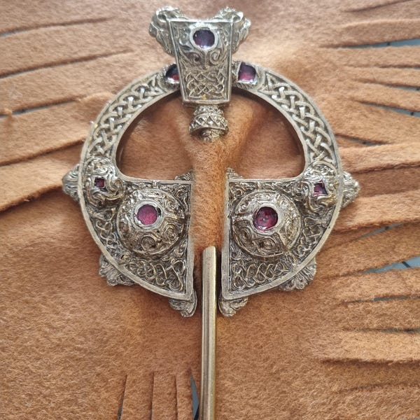 Helm Plaque - Dancing Men With Spears - PV04 - Etsy