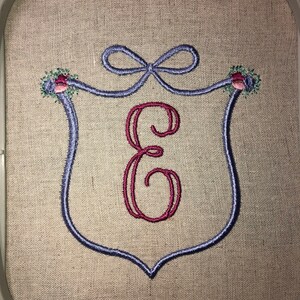Ribbon and Bow Floral Crest Monogram Frame Machine Embroidery Design ...
