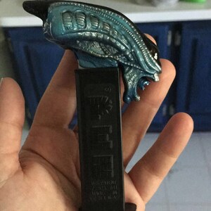 Custom Functional Black Alien Xenomorph Warrior Drone Pez Dispenser ...