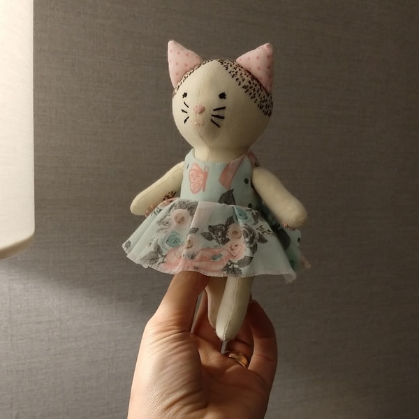 Cat With Dress Pattern and Tutorial. 7" Tall ( 18 Cm ) - Etsy
