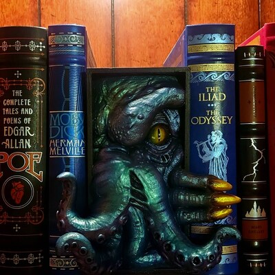 Zombie Book Nook 3D Printed to Bring Fantasy Horror Monsters to Your ...