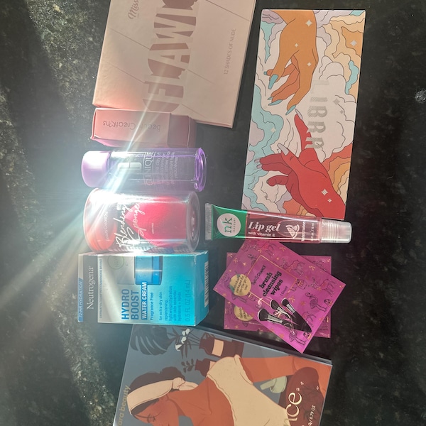 18 Full-sized Makeup Mystery Beauty Box, Cosmetic Products, Beauty ...