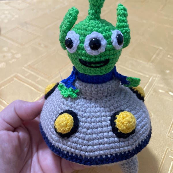 Crochet PATTERN No 2403 UFO Alien Crochet Pattern by Krawka - Etsy