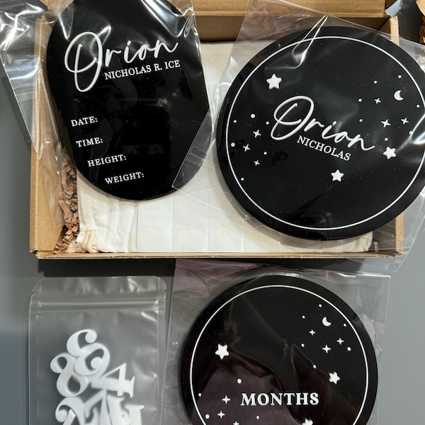 Acrylic Starry Night Round Milestone Cards | Monthly Milestone Markers ...