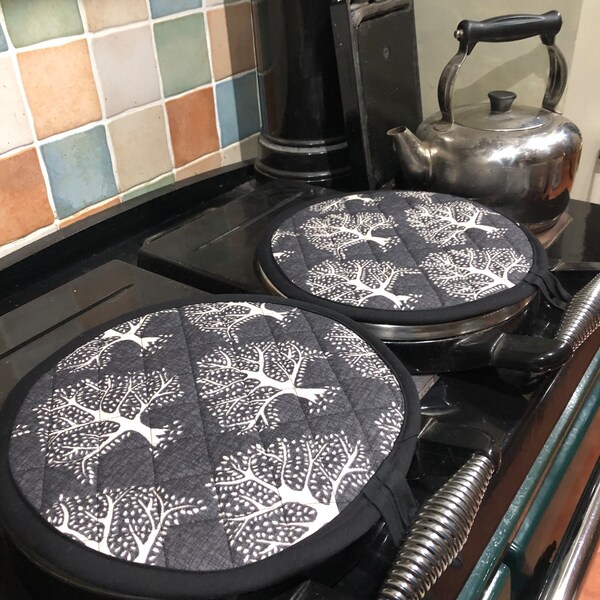 Pot Grab, Pot Holder With Two Layers of Insulation Backed With Calico ...